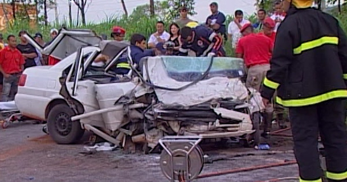 G1 Duas Pessoas Morrem Em Acidente De Carro Na Br 242 Em Barreiras