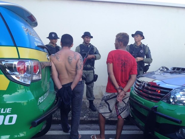 G1 Dupla Suspeita De Roubar Moto Em Teresina é Presa Meia Hora Após