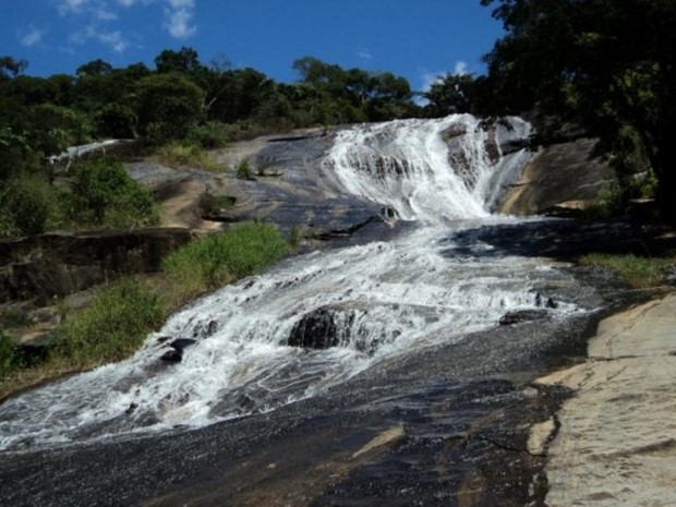 G1 - Mulher morre após cair de pedra em cachoeira em Campos, no RJ ... G1 - Mulher morre após cair de pedra em cachoeira em Campos, no RJ ...