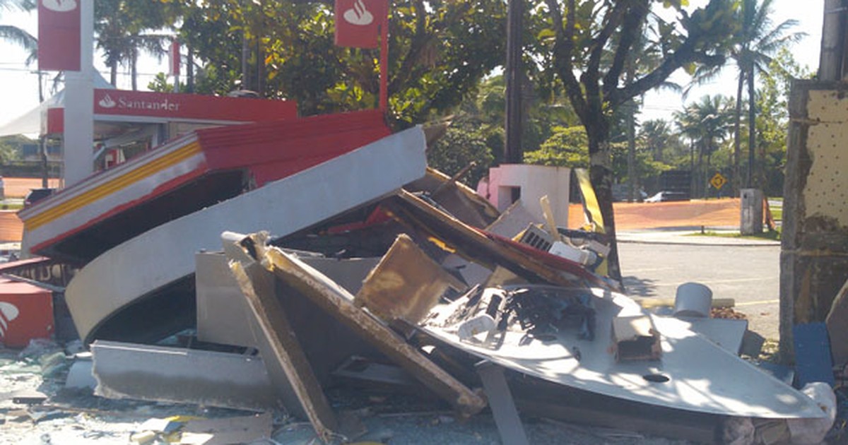 G1 Grupo Invade Condomínio E Explode Caixas Eletrônicos No Litoral De
