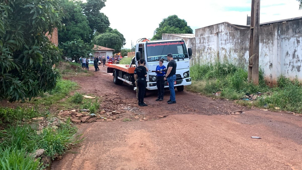 Menino de 7 anos morre ao bater cabeça em roda de caminhão conduzido
