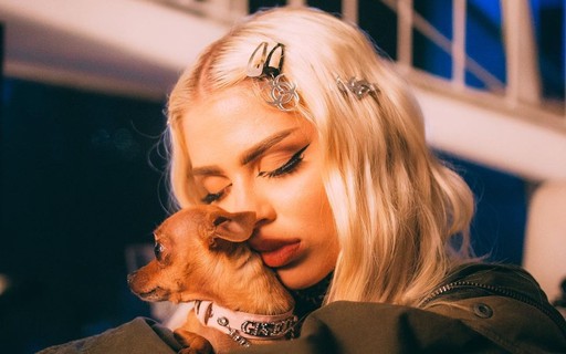 Luísa Sonza comemora o sucesso de Cachorrinhas Vogue celebridade