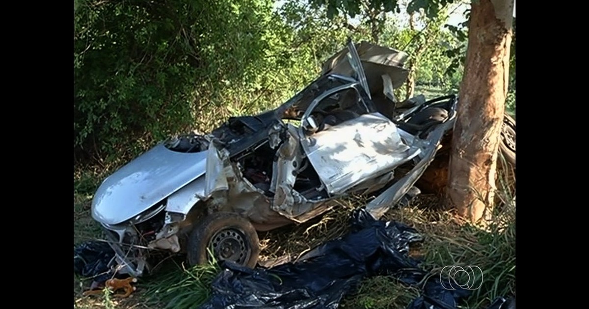 G1 - Corpos de cinco jovens que morreram em acidente são velados juntos - notícias em Trânsito GO