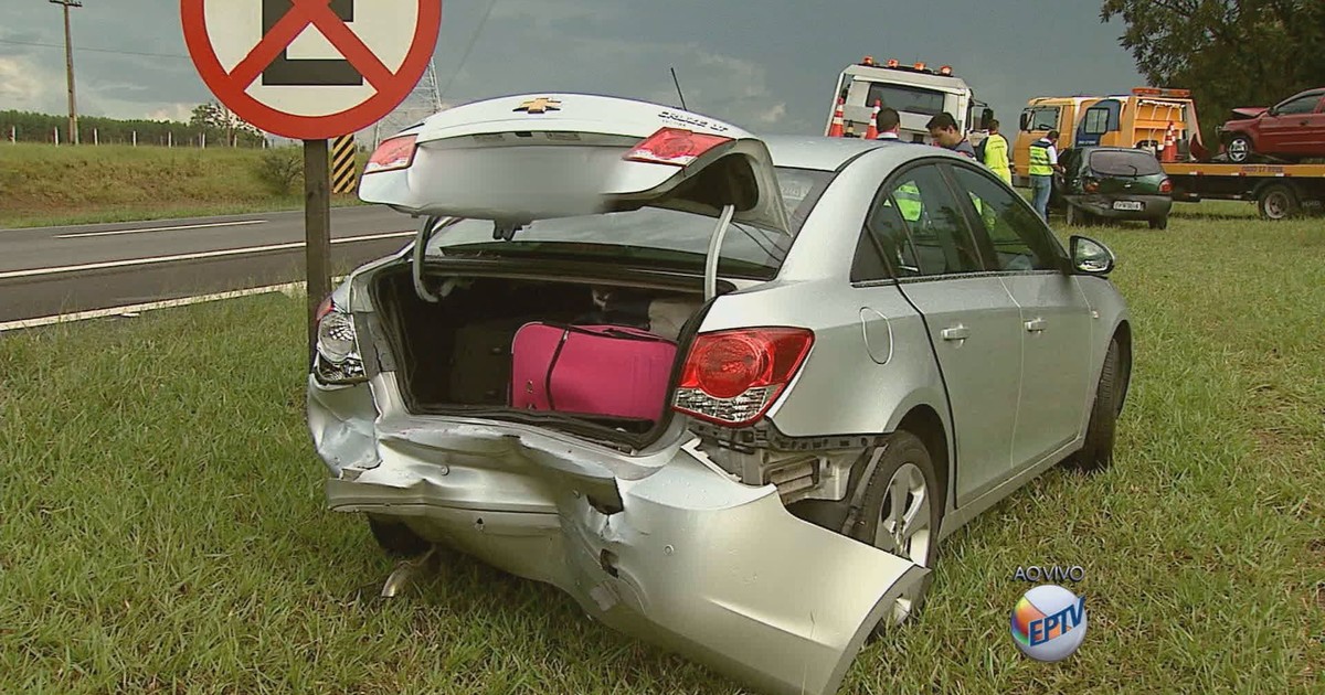 G1 - Engavetamento entre 4 veículos deixa duas pessoas feridas em Itirapina, SP - notícias em ...