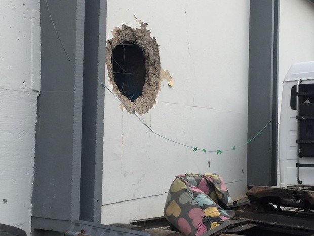 G1 Durante Tentativa De Fuga Presos Do Paraná Explodem Parede De