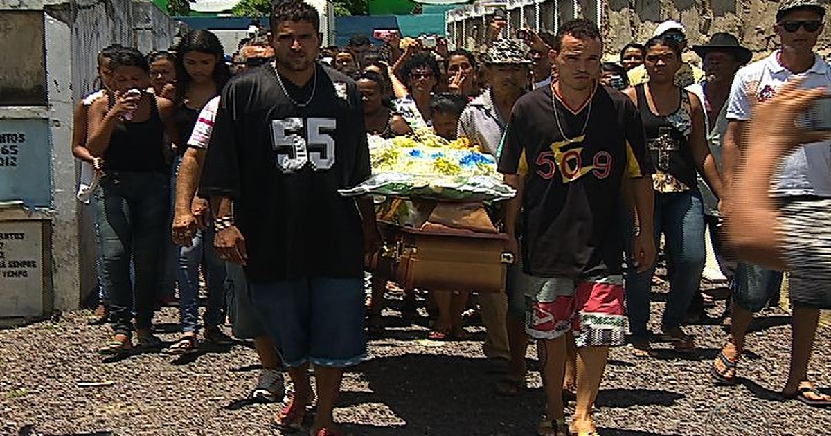 G1 - Menor morto durante abordagem policial é sepultado em Aracaju ...