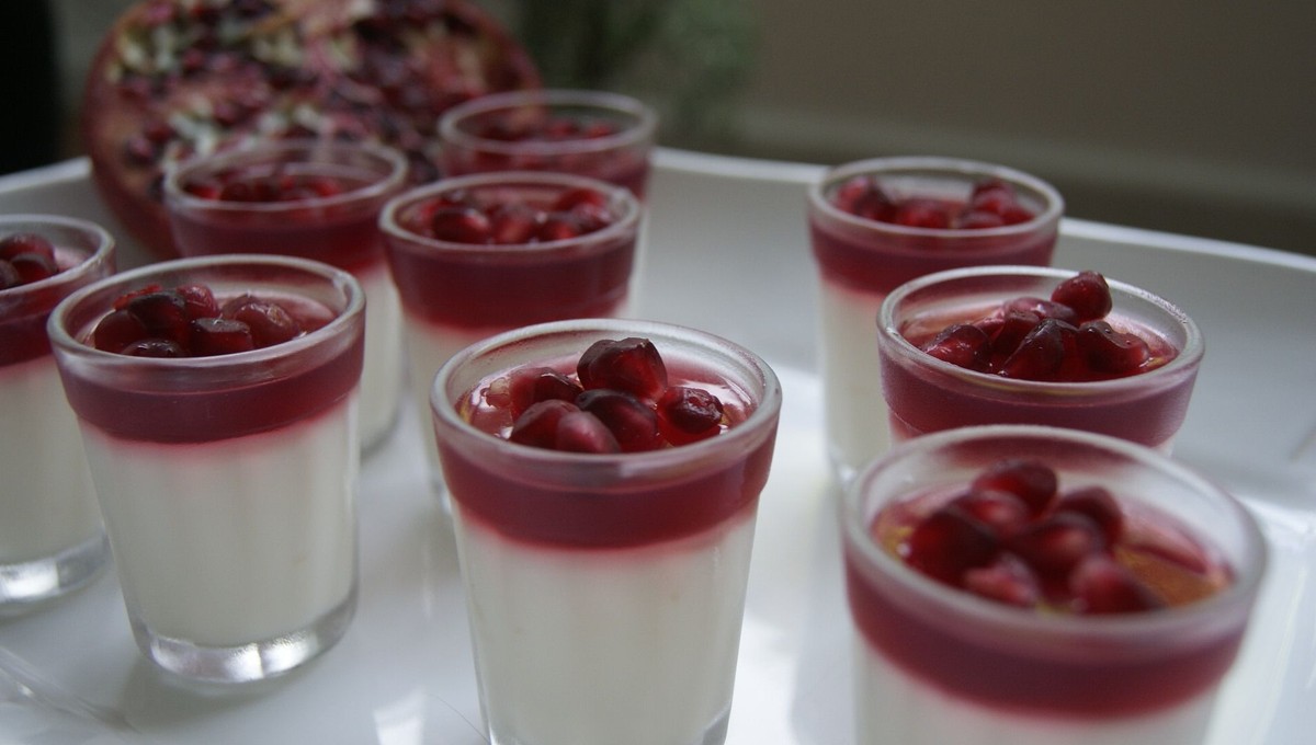 Panna cotta de coco e romã | Ano Novo | Receitas