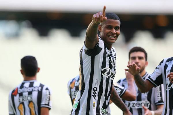 Cléber celebra volta aos gramados e relembra suspensão por doping ...