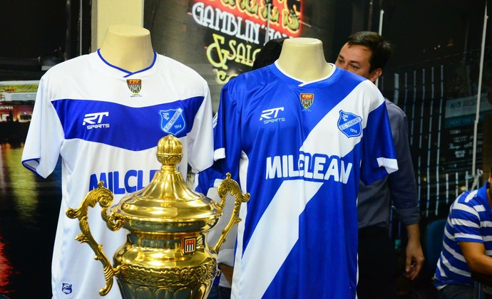 Taubaté apresenta novo uniforme para jogar Campeonato Paulista da A2