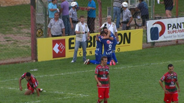 'Acho que a bola está do nosso lado', comemora Alex Afonso após o dérbi ...