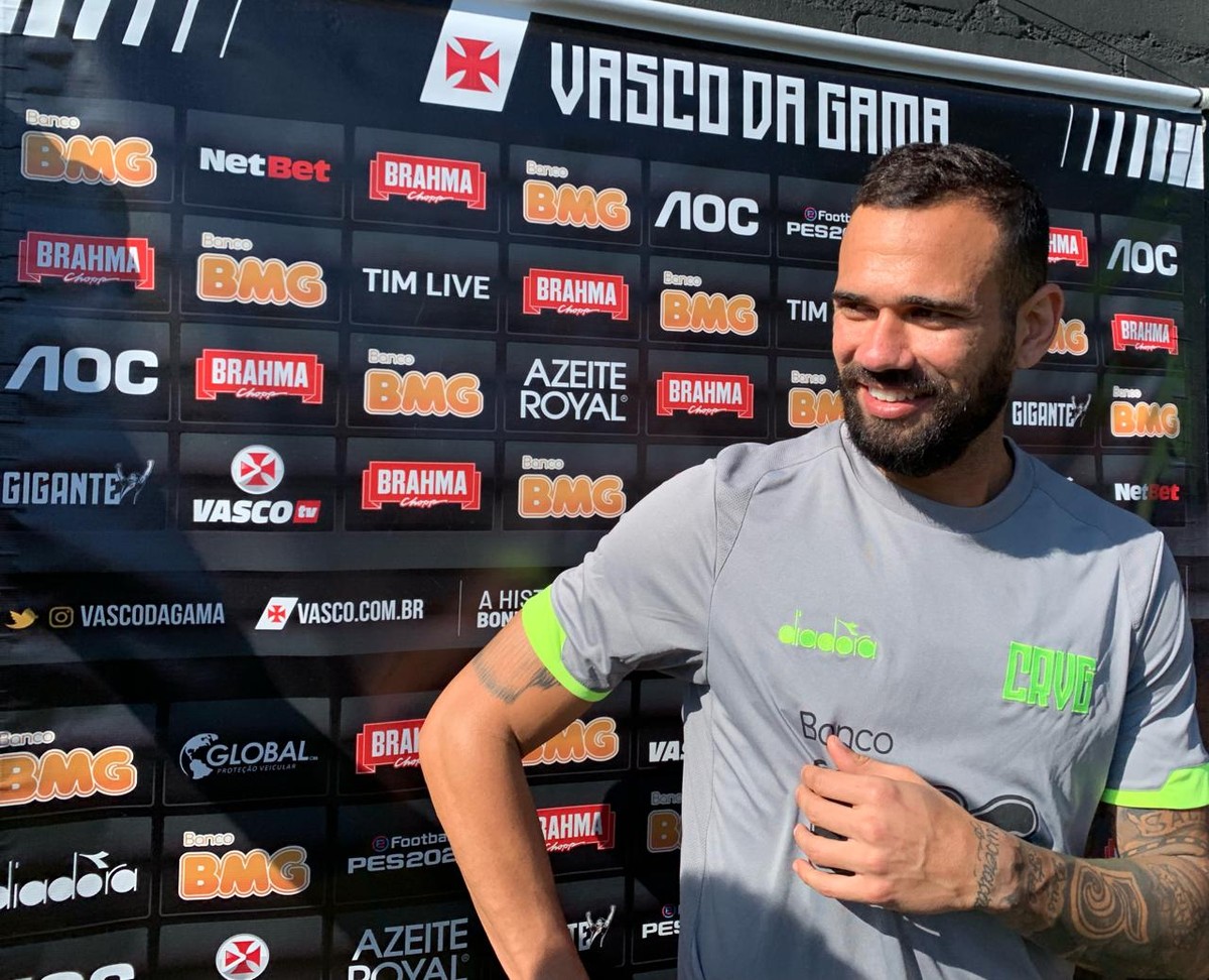 Pendurado, Castan quer diminuir cartões no Vasco, mas evita pensar em ...