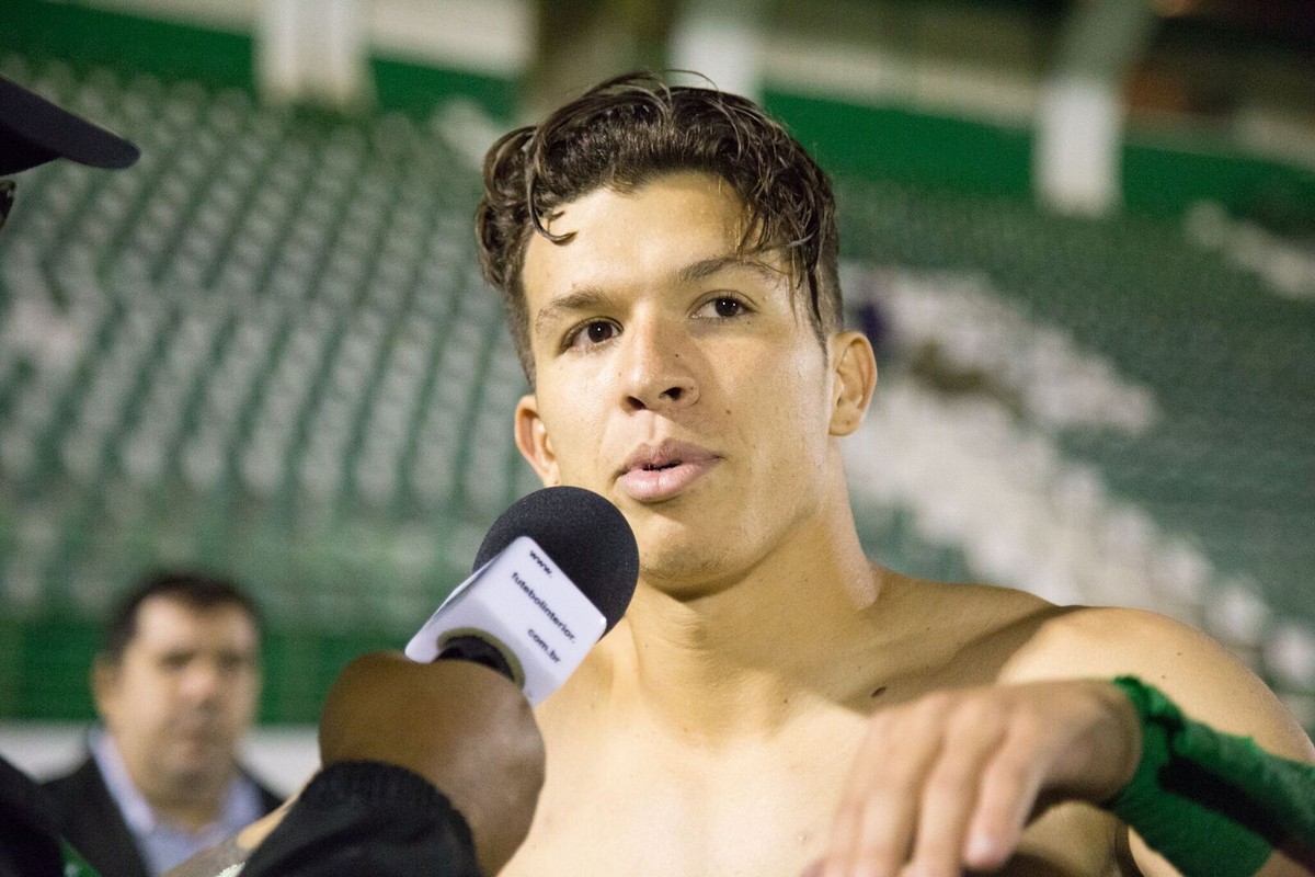 Nazário leva terceiro amarelo e quebra sequência sem suspensões do ...