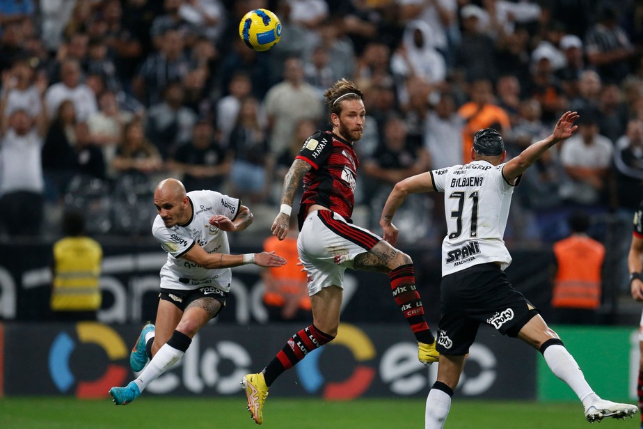 CBF responde a ofício do Corinthians sobre lance de mão contra o ...