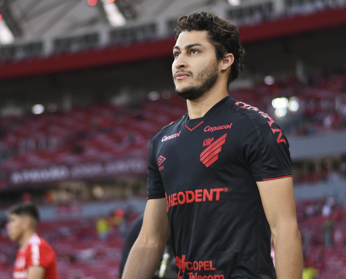 Sem espaço no Athletico, Marcinho negocia com Fortaleza e Grêmio ...