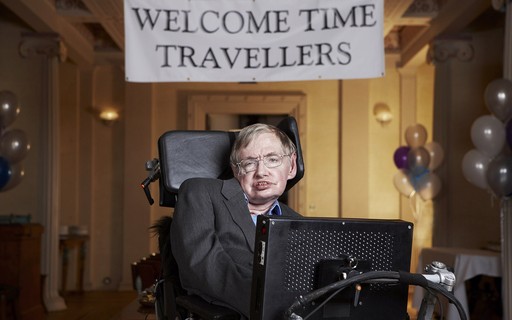Após denúncias, enfermeira de Stephen Hawking não poderá praticar ...