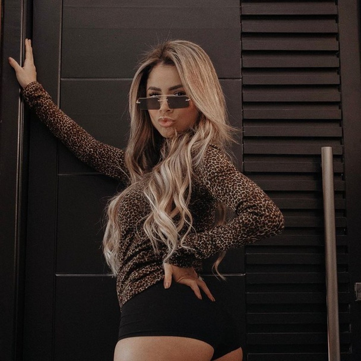 Lexa manda beijinho para os fãs em clique | Celebridades | Glamour