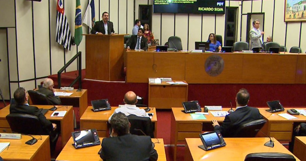 G1 - Câmara de Ribeirão corta gratificação que 'dobra' salários de ...