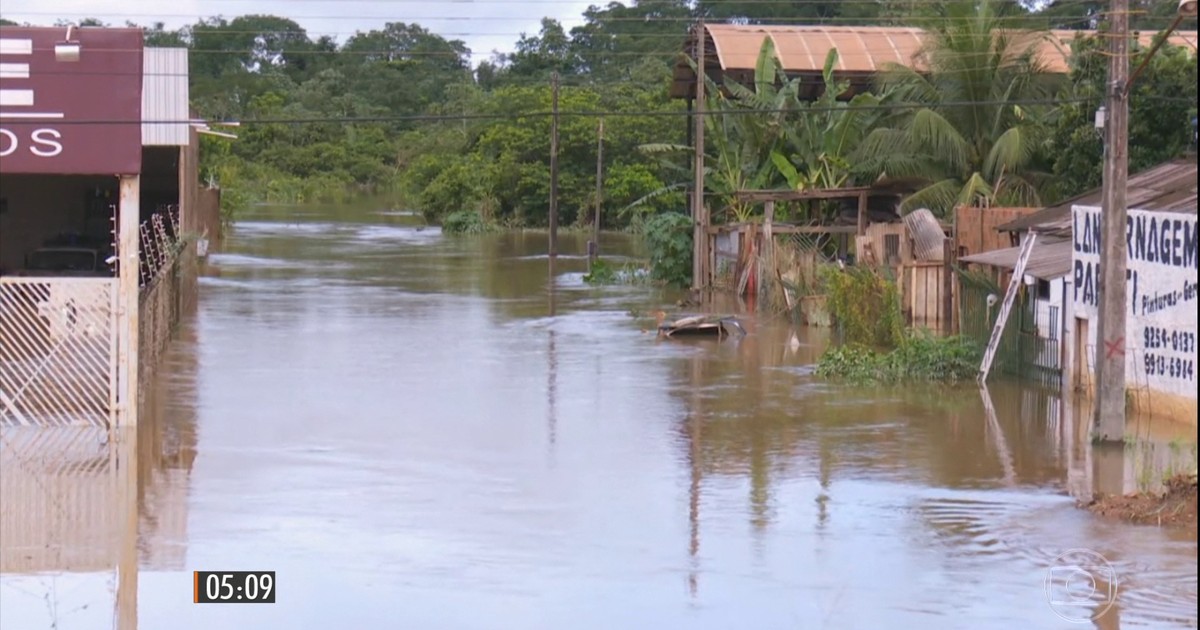 Hora 1 - Moradores de Jaru, em Rondônia, enfrentam a maior cheia da ...