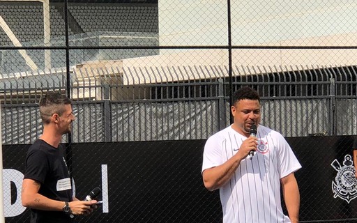 Ronaldo tira sarro de peso na época do Corinthians em evento em ...