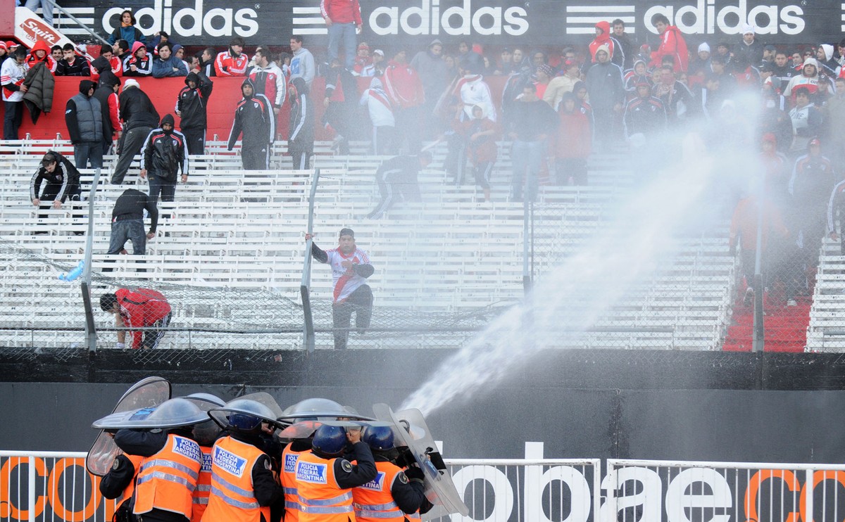 Um tombo monumental: rebaixamento do River Plate completa 10 anos ...