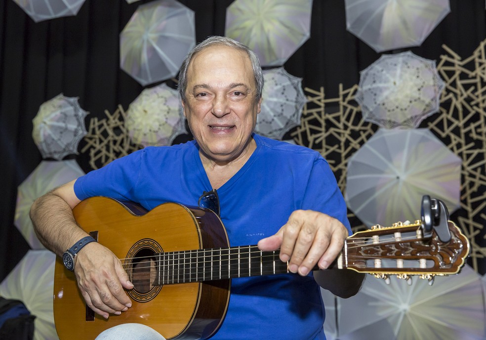 Toquinho resume 50 anos de carreira em DVD com show feito com adesão de ...
