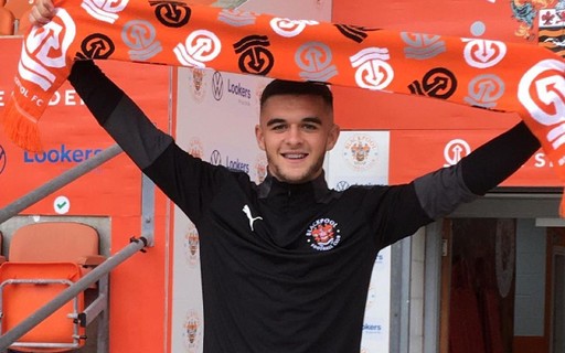 Jake Daniels é primeiro futebolista inglês a se assumir gay desde 1990 ...