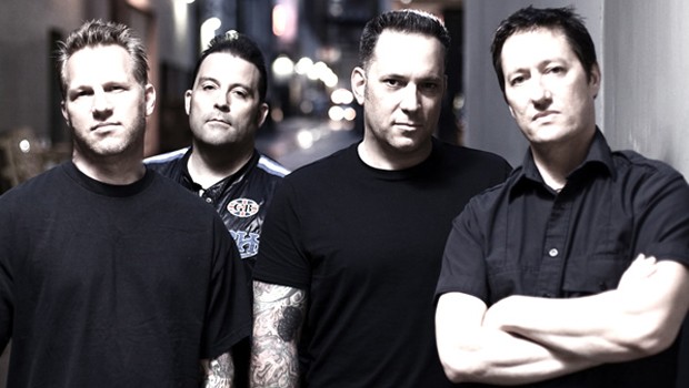 Rede Globo > Curitiba - Curitiba: Pennywise e Face To Face tocam juntos ...