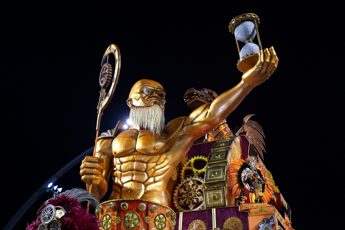 Dragões da Real viaja por passado, presente e futuro em desfile sobre ...