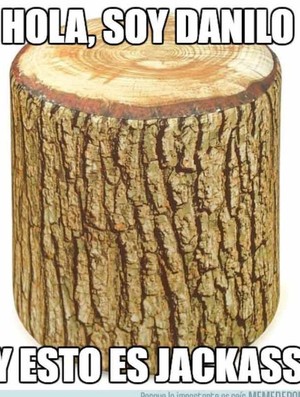 Danilo vira alvo de memes; foto de festa merengue no clássico é ...