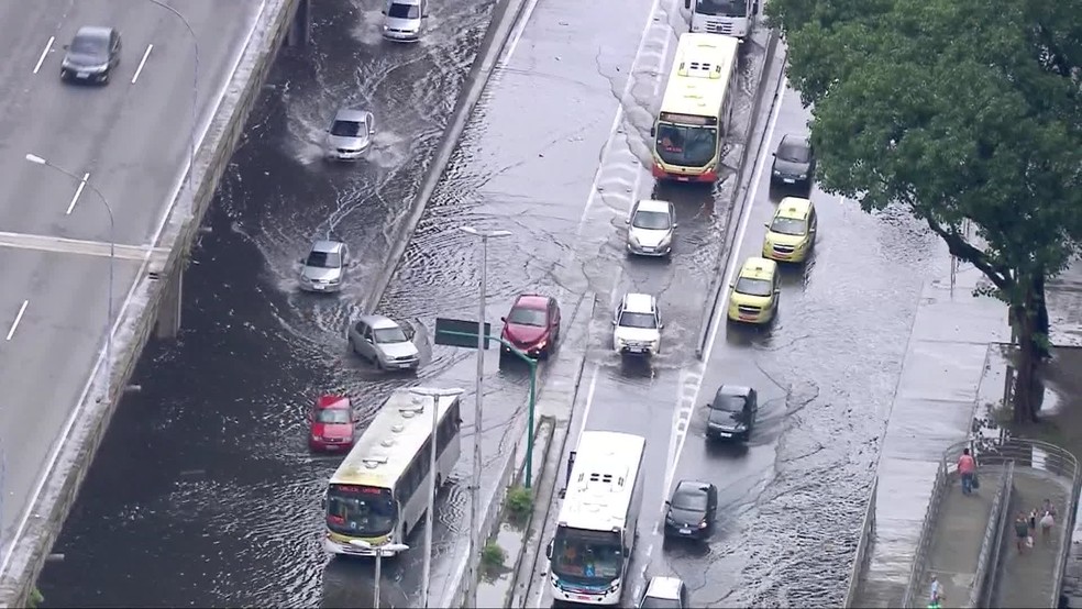 Rio entra em estágio de atenção devido a chuvas fortes | Rio de Janeiro ...