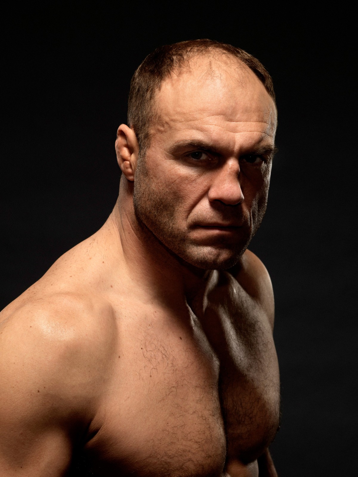 Primeiro campeão em duas categorias de peso do UFC, Randy Couture sofre ...