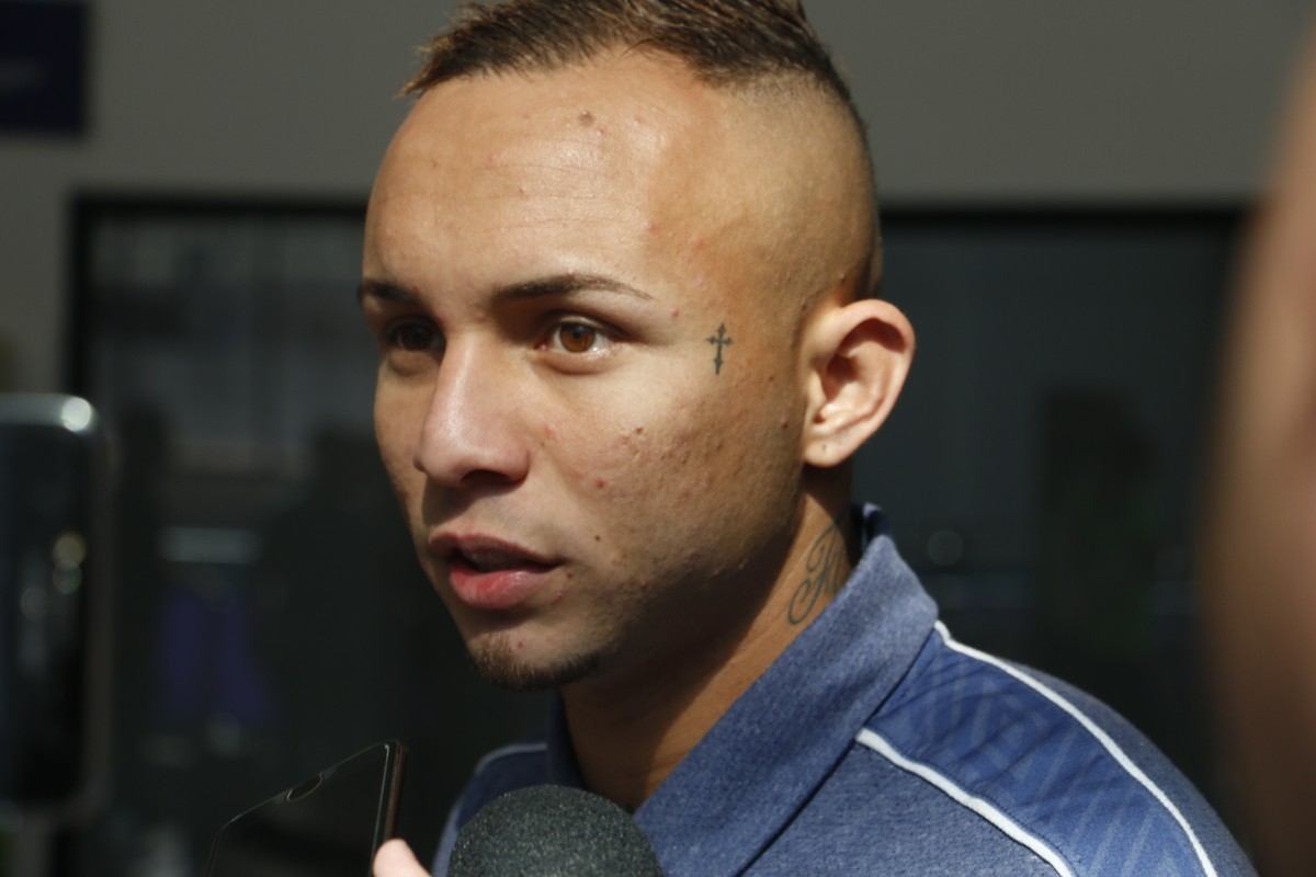 Everton não renova com agente, mexe com bastidores do Grêmio e gera ...