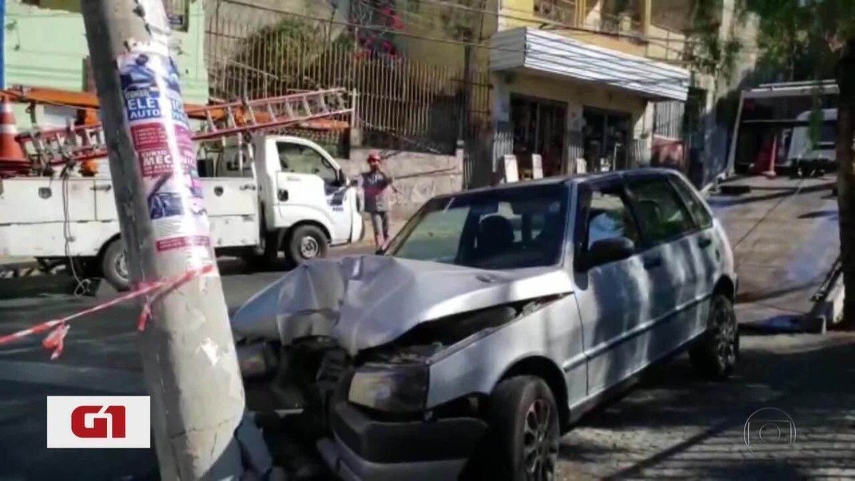 Carro bate em poste no bairro Horto, na Região Leste de BH | Minas ...