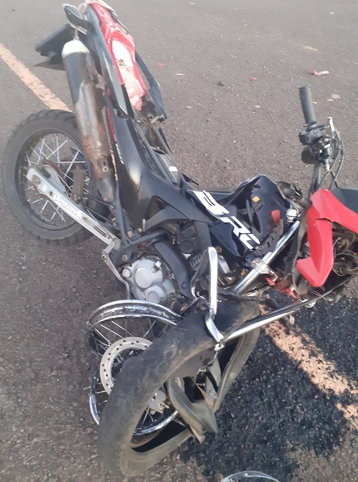 Três Ficam Feridos Em Colisão De Motos Que Faziam Manobras Ilegais Em