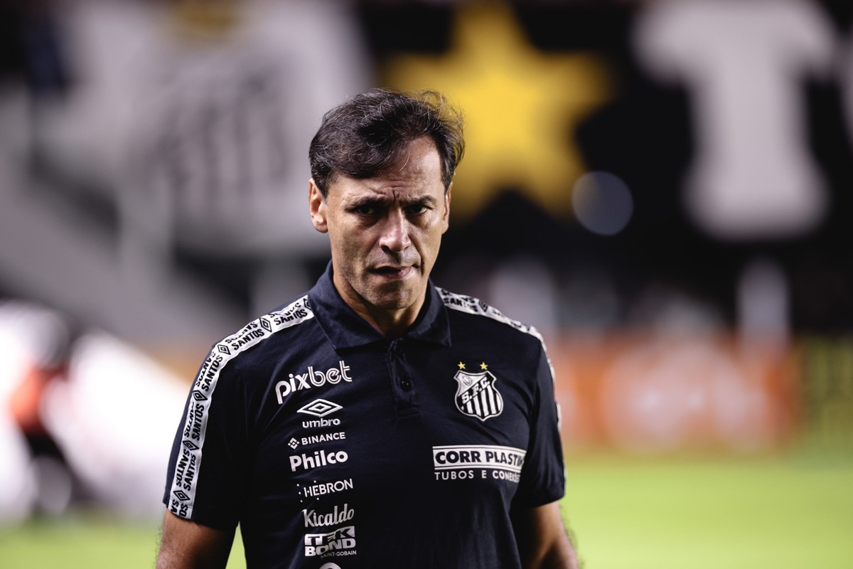 Fabián Bustos Ex Santos é Anunciado Como Técnico Do Barcelona De