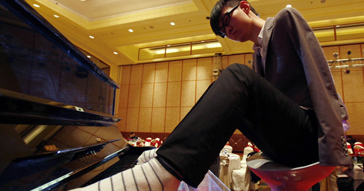 G1 - Pianista chinês sem braços fará turnê mundial - notícias em Pop & Arte