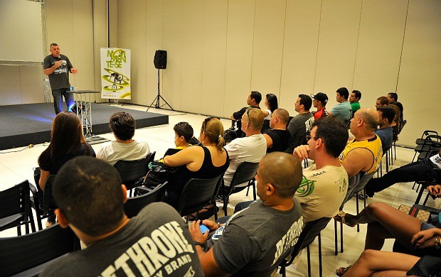 Empresário de atletas do UFC, Alex Davis vai buscar ‘heróis’ da ...