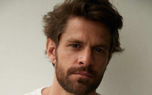 Isolado, Alejandro Claveaux grava longa e cria reality na pandemia - GQ ...