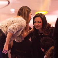 Sandy fala ao pé do ouvido com a mãe e Daniela Mercury sensualiza em ...