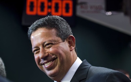 Deputado Arthur Lira é eleito presidente da Comissão Mista de Orçamento ...