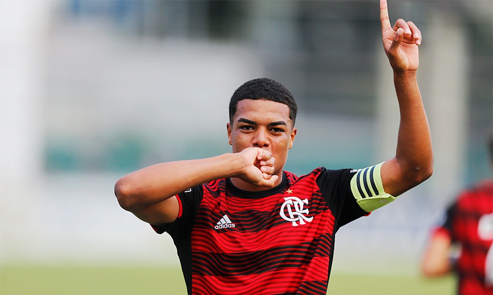 Igor Jesus: conheça o volante que deve ser titular no Flamengo x Fluminense