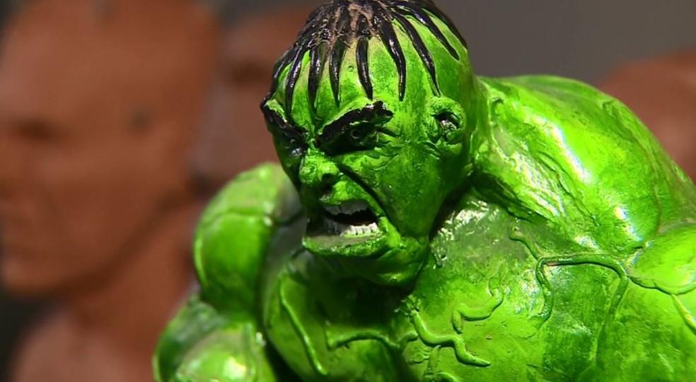 Artista de Rio Claro se prepara para expor suas esculturas de heróis e ...