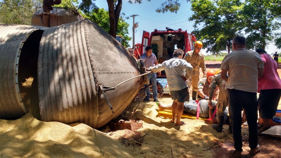 Silo de 17 toneladas cai e deixa homem ferido em MS | Mato Grosso do ...