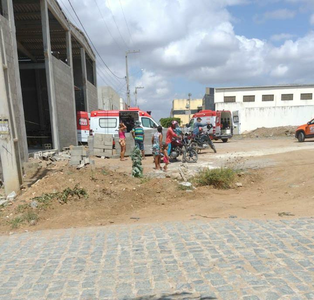 Trabalhador Fica Ferido Após Cair De Telhado De Galpão Em Santa Cruz Do