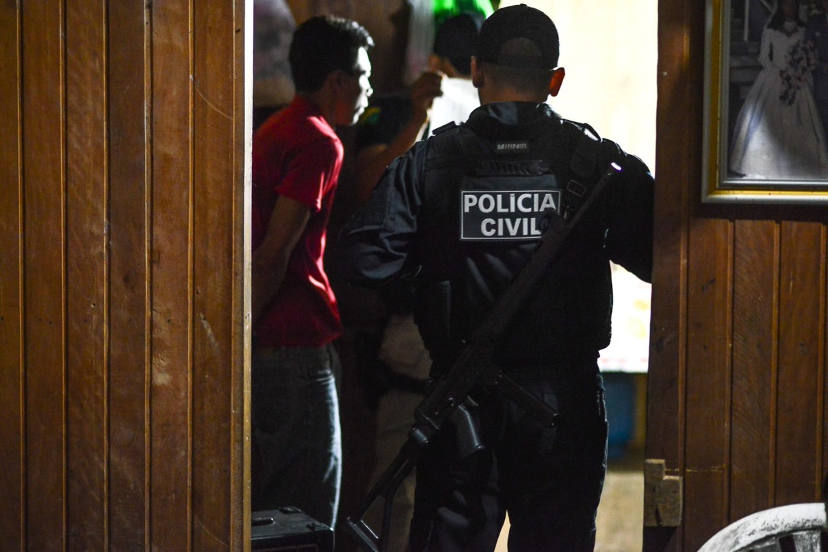 Mais De Dez Pessoas São Presas Por Envolvimento Com Facções Criminosas