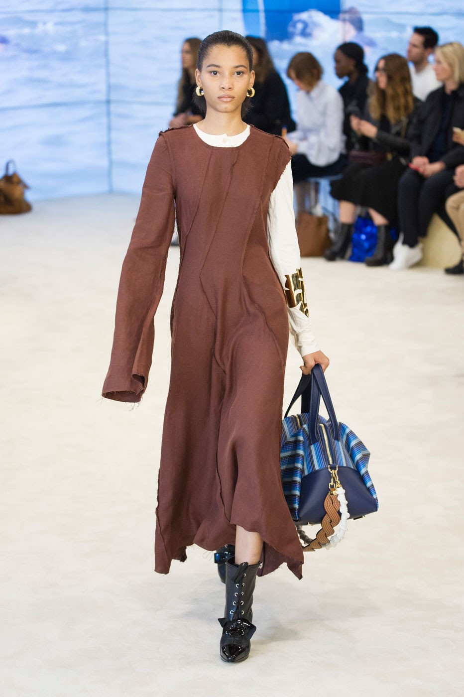 O luxo despojado do verão 2017 da Loewe | Desfiles | Vogue