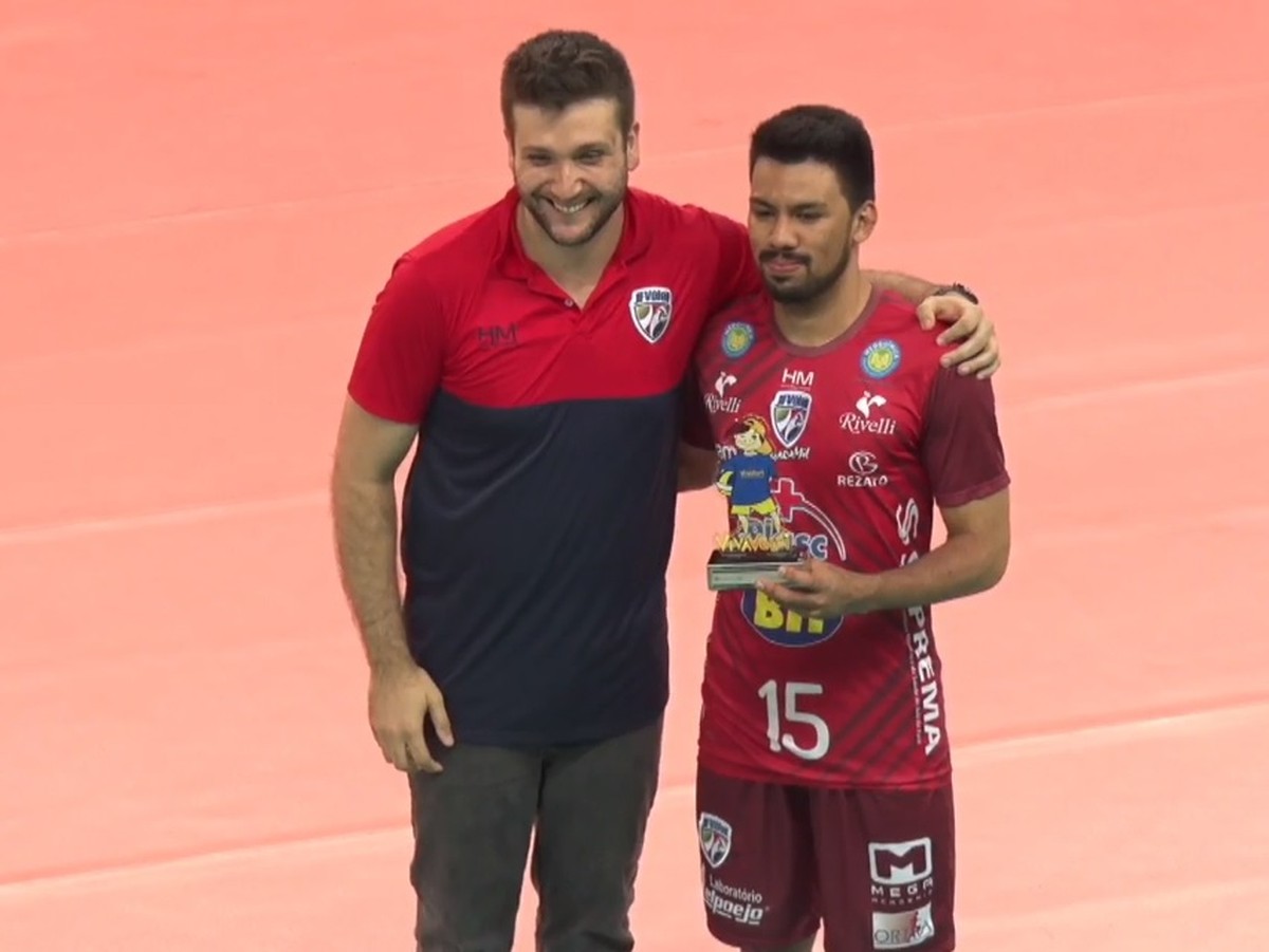 Líbero celebra vitória e destaca força do elenco do JF Vôlei na ...