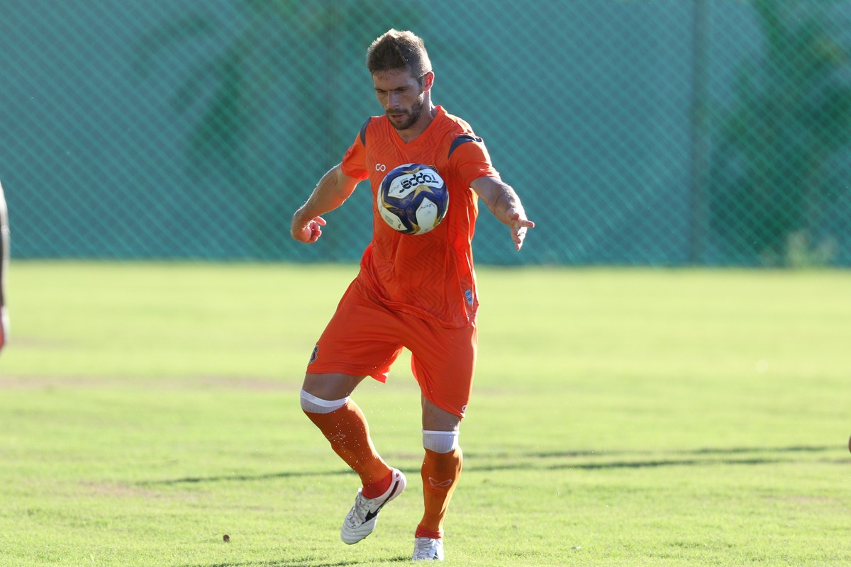 Santa Cruz consegue regularizar quase todo o elenco e não tem problemas ...