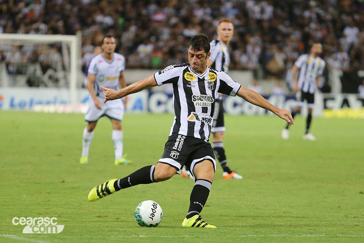 CRB perde Cleiton Xavier, corre no mercado e contrata meia Felipe ...