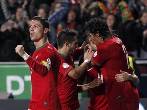 CR7 resolve, e Portugal sai na frente da Suécia na repescagem - ÉPOCA ...